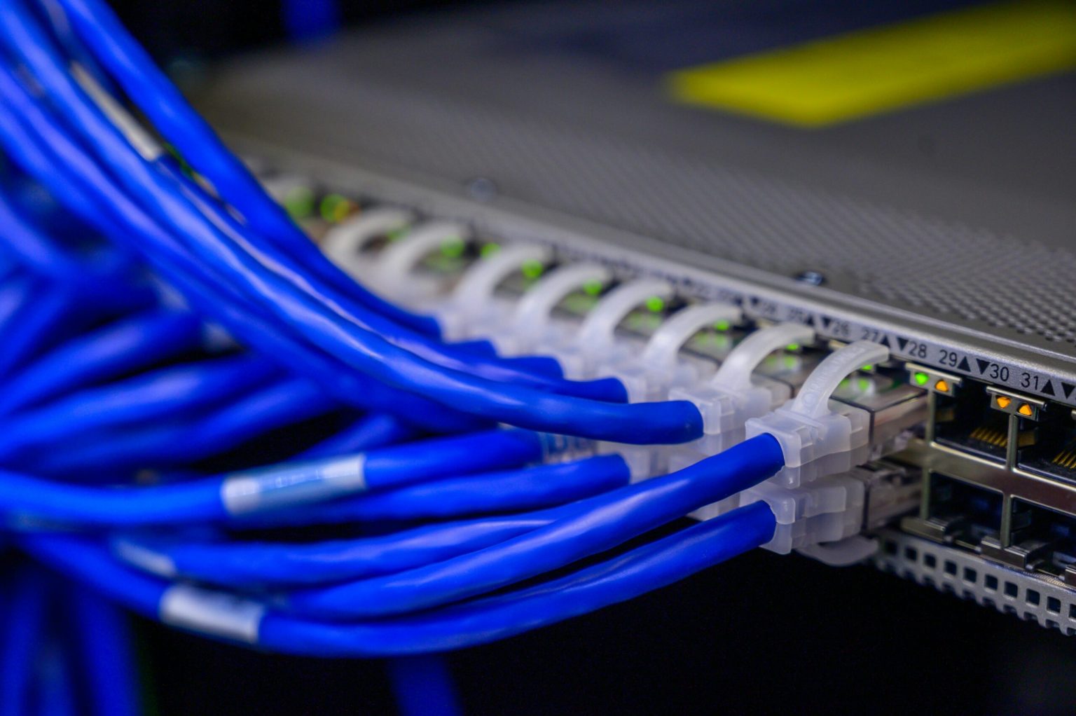 Comparison Between WLAN and LAN - Exclusive Explanation » NetworkUstad